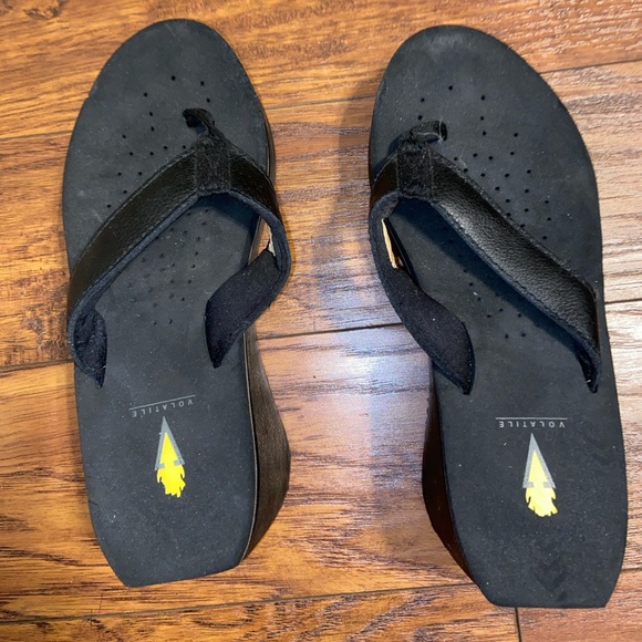 Volatile | Shoes | Volatile Black Platform Sandal | Poshmark